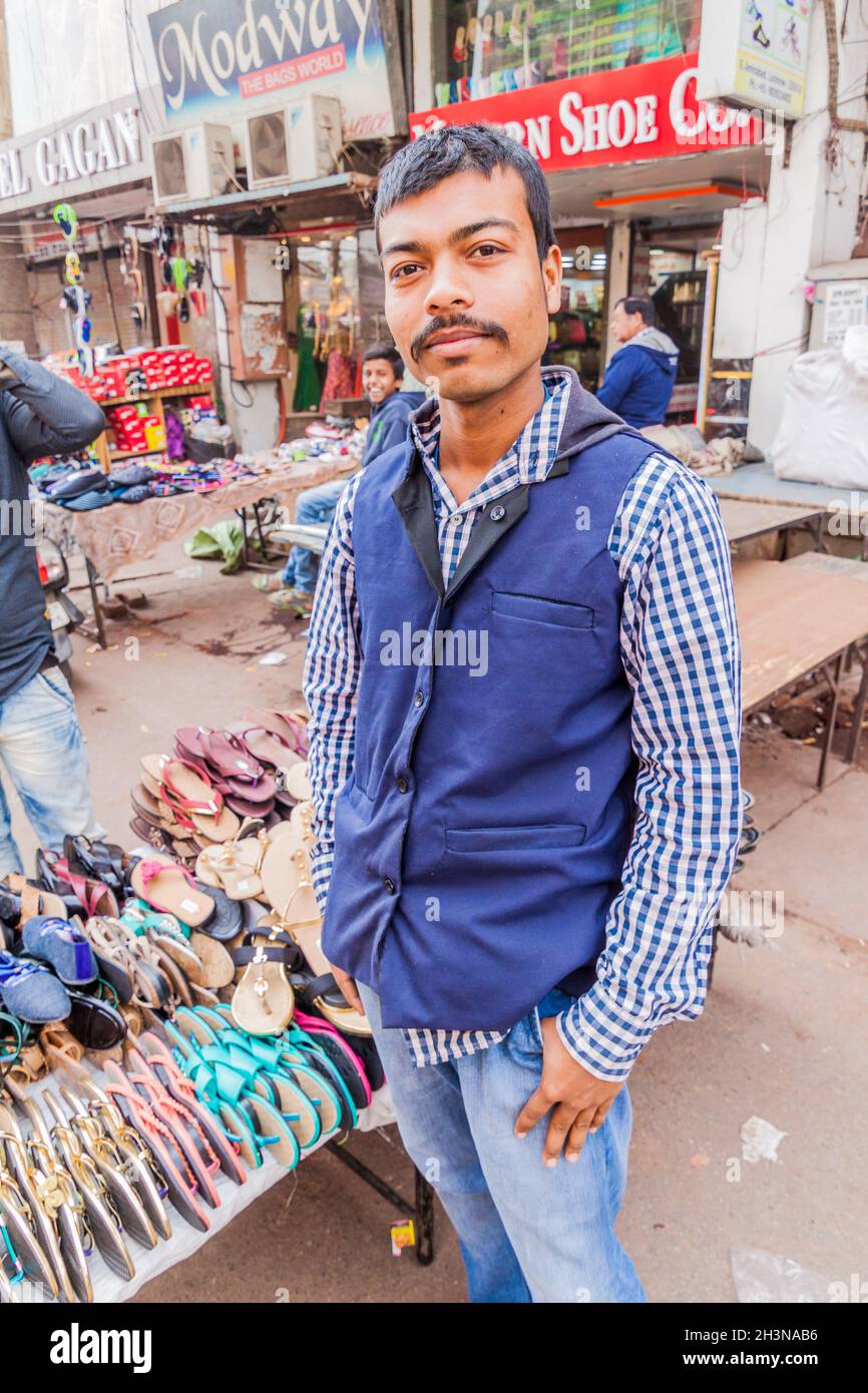 LUCKNOW, INDIA - FEBRUARY 3, 2017: Local shoe vendor in Lucknow, Uttar ... LUCKNOW, INDIA - FEBRUARY 3, 2017: Local shoe vendor in Lucknow, Uttar ...
