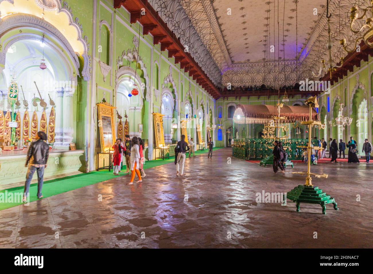Interior imambara lucknow hi-res stock photography and images - Alamy