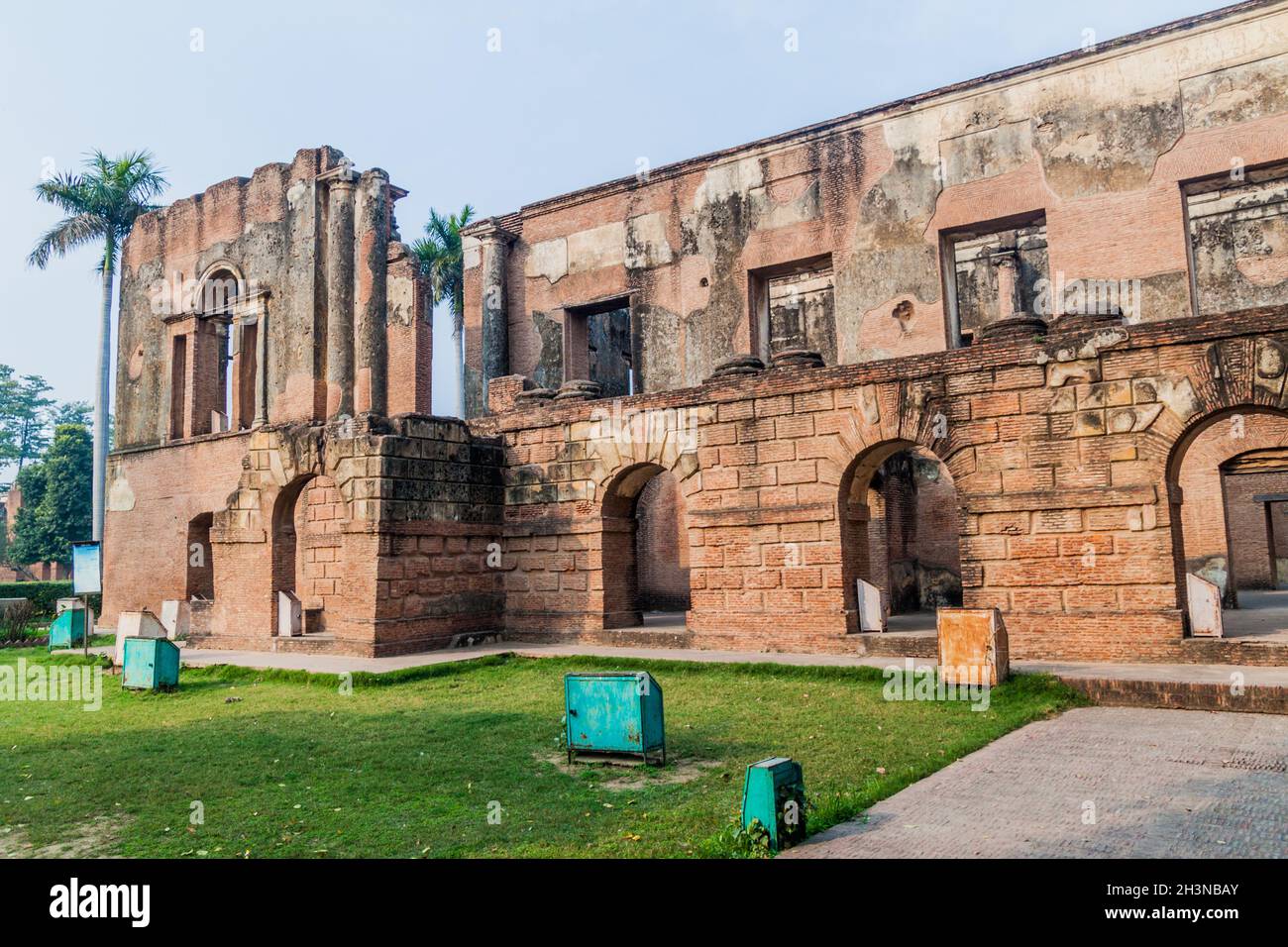 Ruins of the Residency Complex in Lucknow, Uttar Pradesh state, India ...