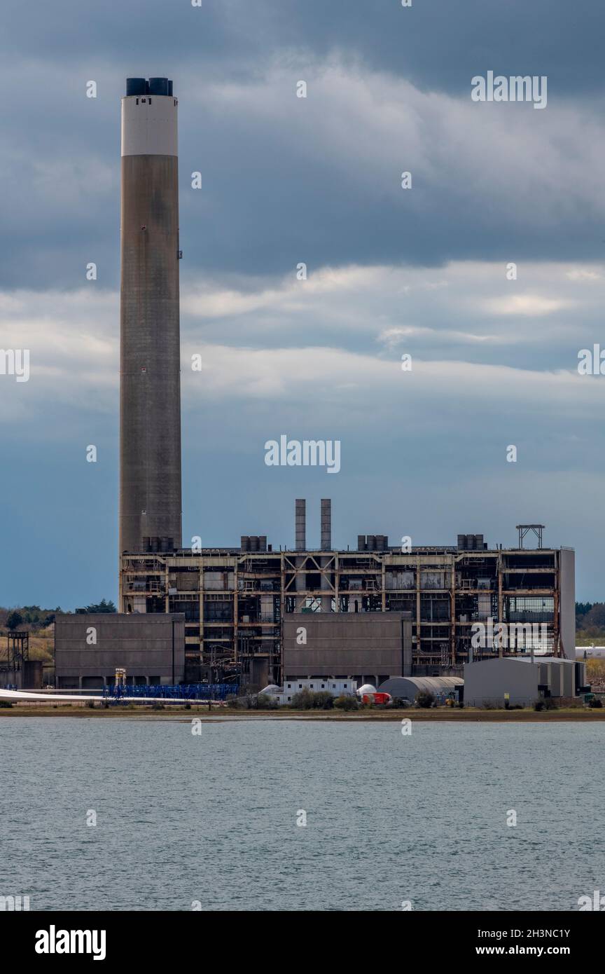 Fawley refinery demolition hi-res stock photography and images - Alamy