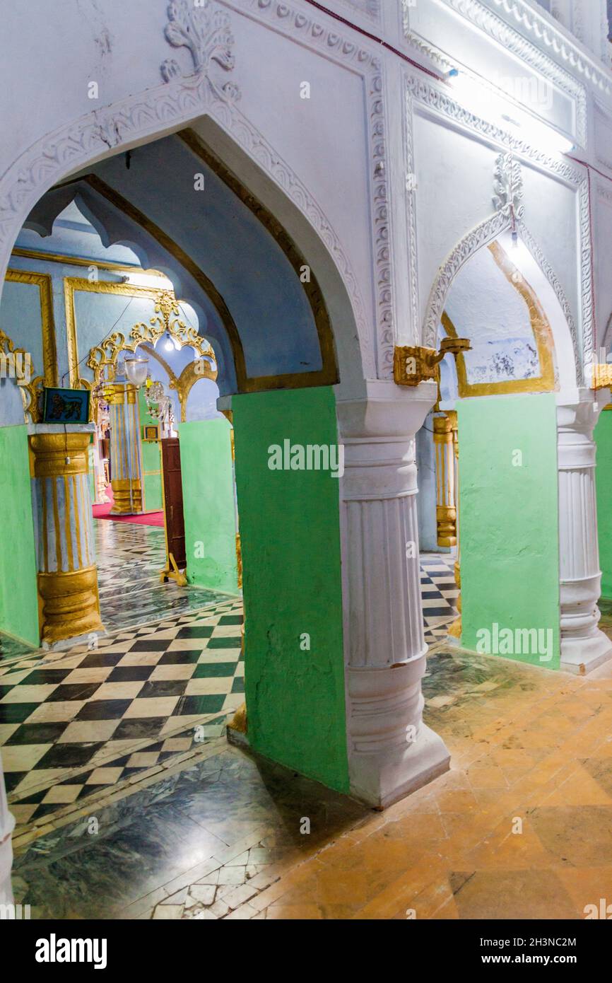 Interior imambara lucknow hi-res stock photography and images - Alamy