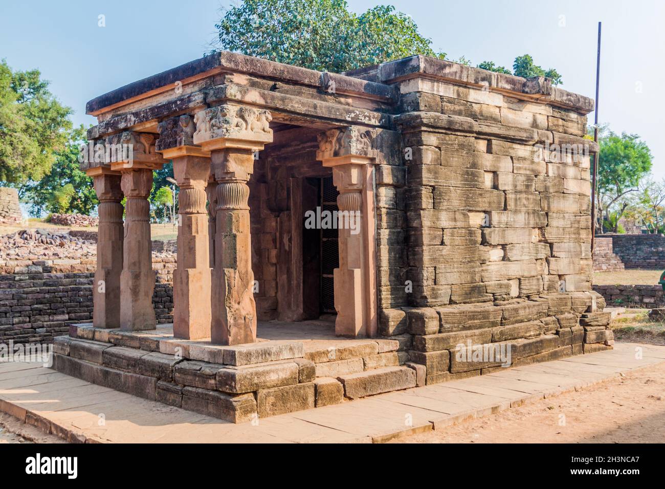 Temple 17, ancient Buddhist monument at Sanchi, Madhya Pradesh, India ...