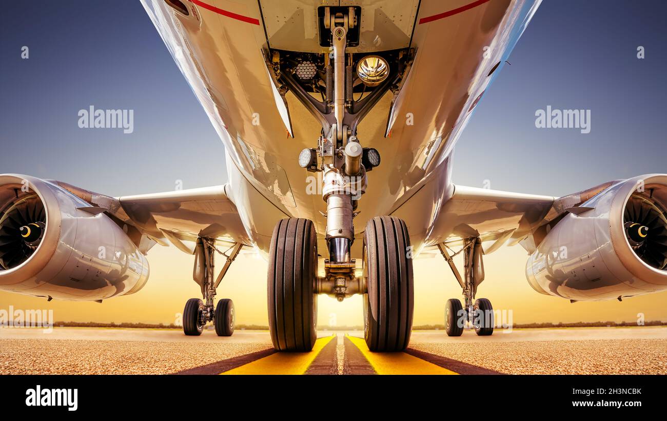 Airplane fire engine hi-res stock photography and images - Alamy
