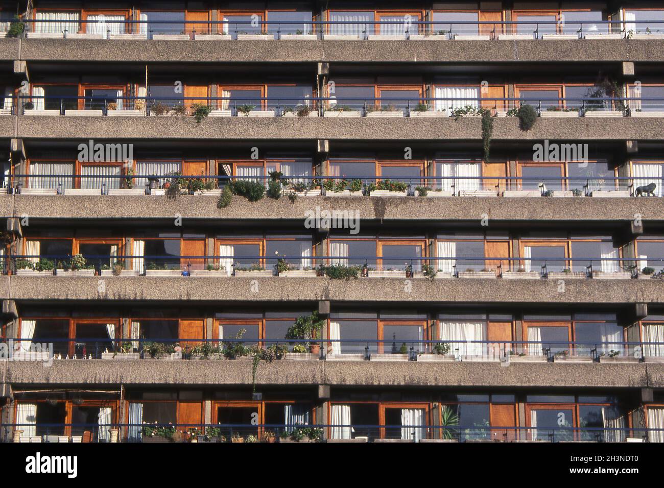 Facade of modern high density urban building Stock Photo - Alamy