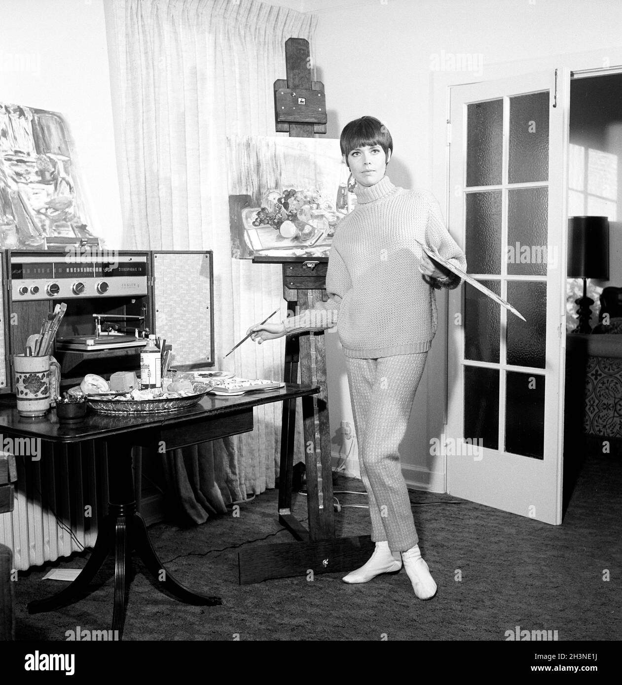 Barbara feldon hi-res stock photography and images - Alamy