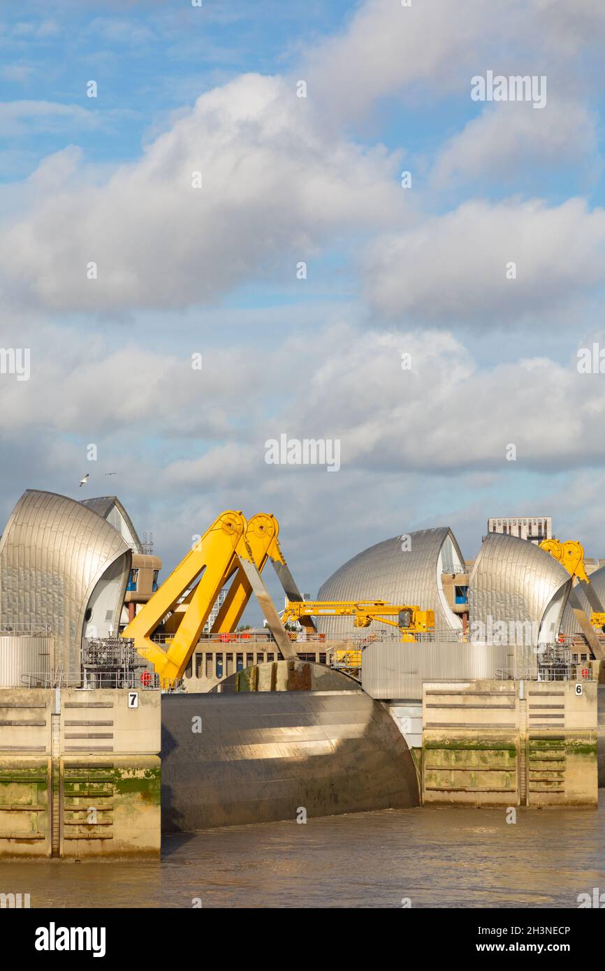 Thames barrier closed hi-res stock photography and images - Alamy