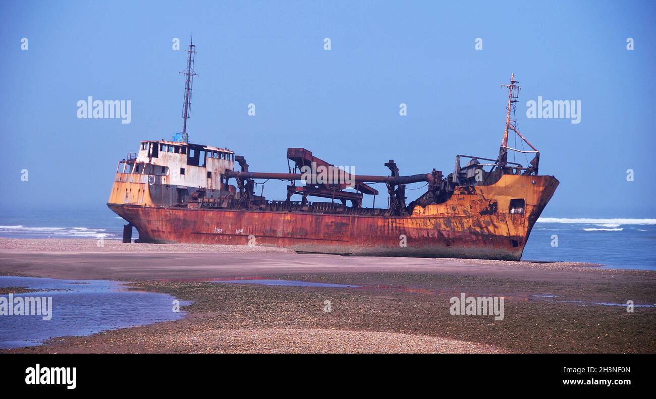 Mouth of the Oum Errabia river, the city of Azemmour in Morocco Stock ...