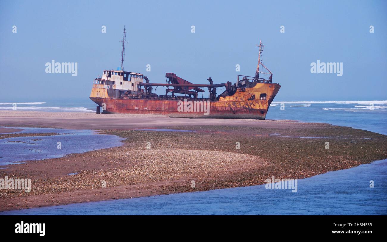 Mouth of the Oum Errabia river, the city of Azemmour in Morocco Stock ...