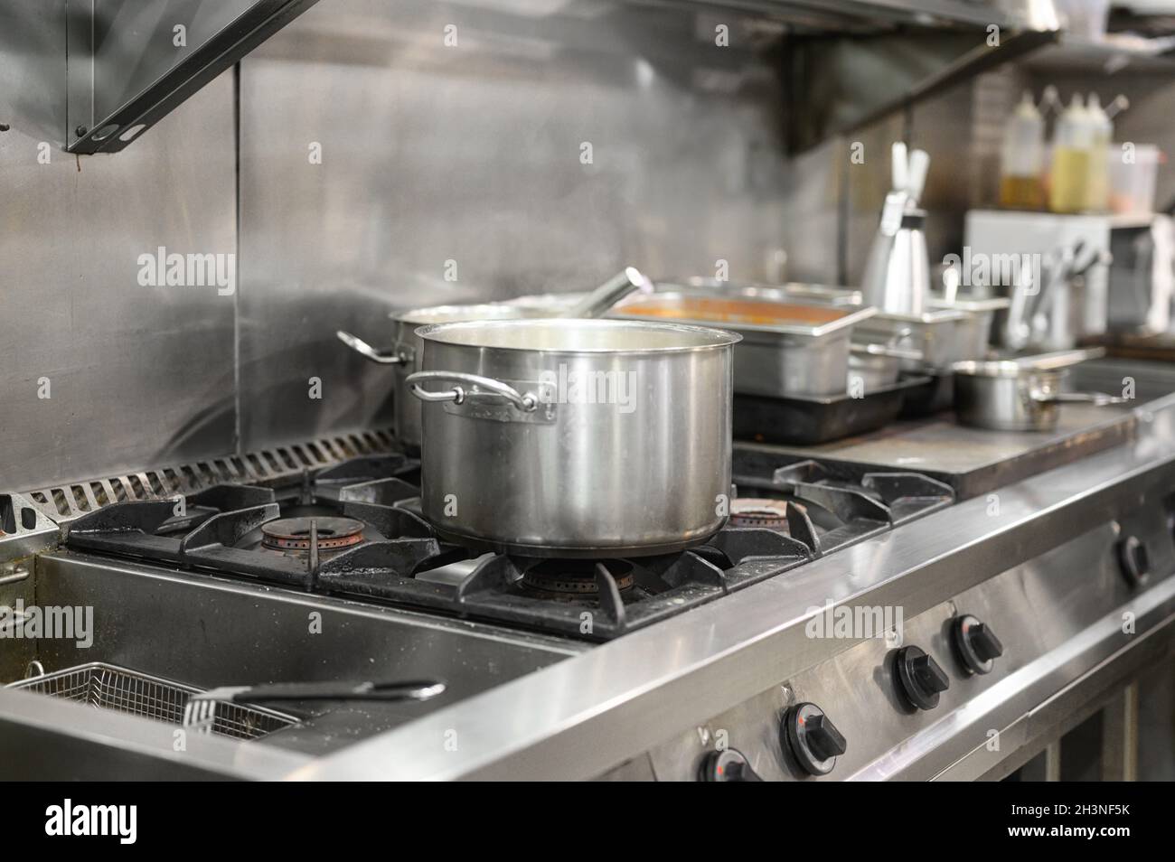 Stainless steel restaurant professional kitchen equipment and work ...