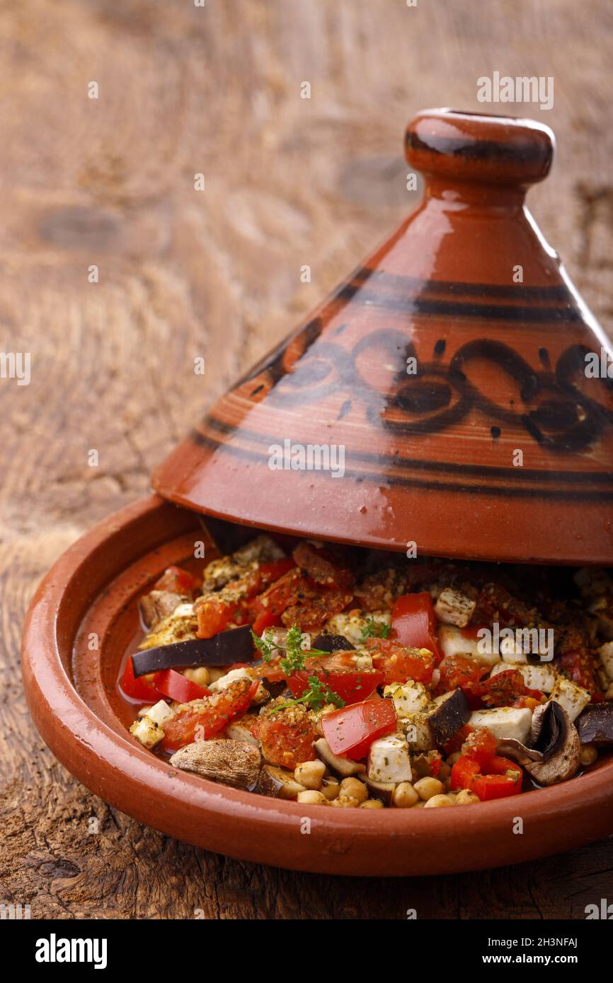 Chicken in a tajine Stock Photo - Alamy