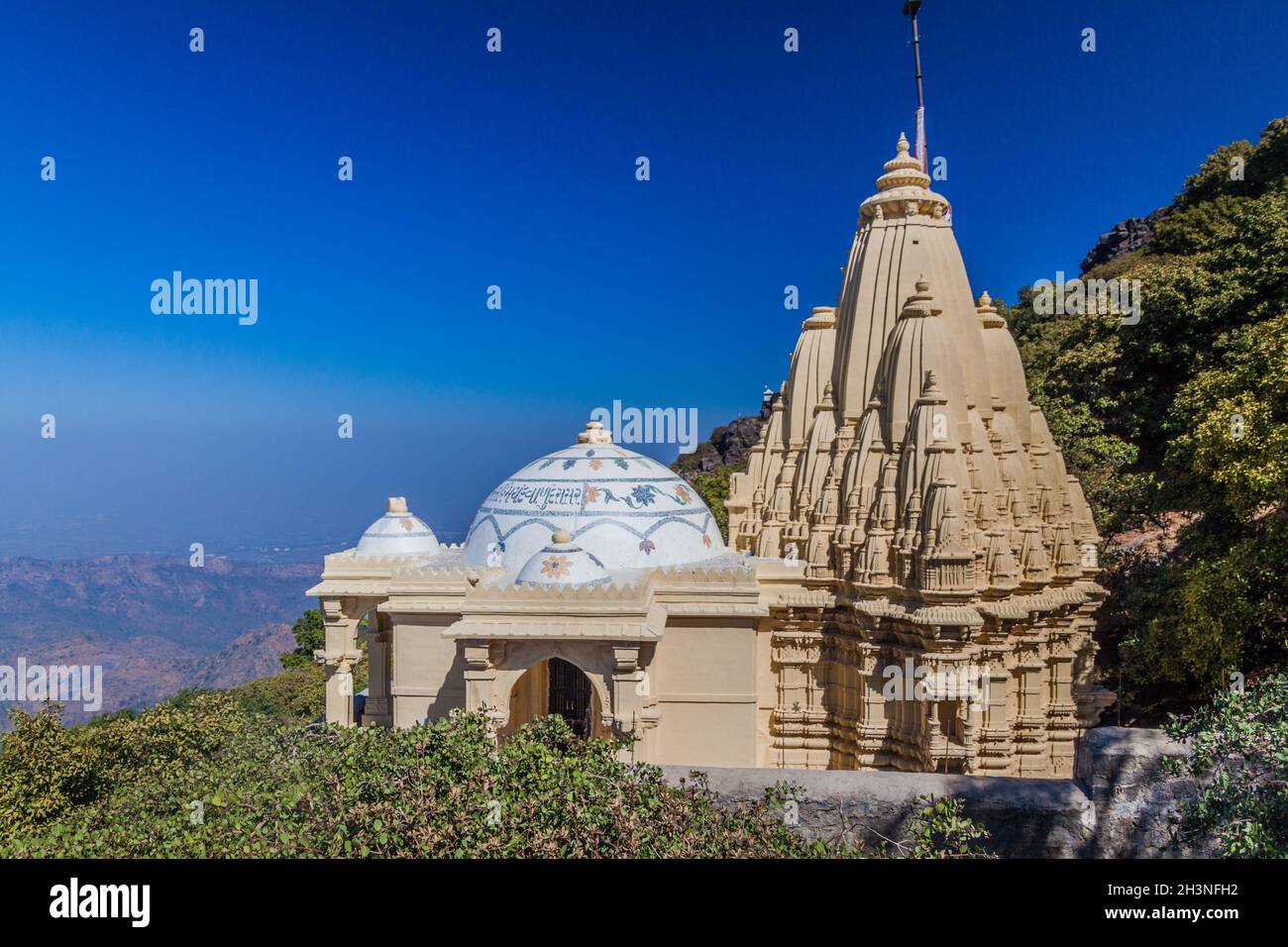 Girnar temple hi-res stock photography and images - Alamy