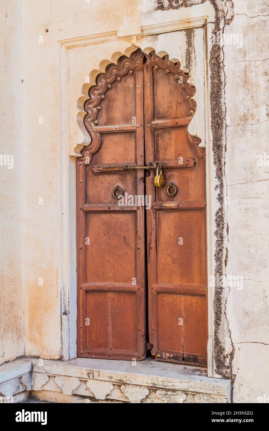 Door at Badal Mahal palace at Kumbhalgarh fortress, Rajasthan state ...