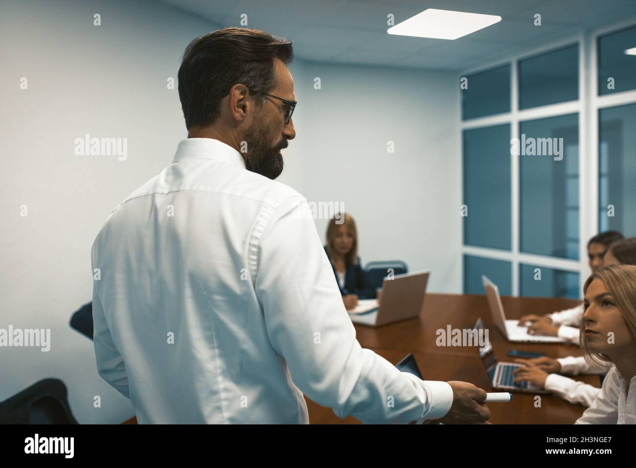 Colleague standing discussion hi-res stock photography and images - Alamy