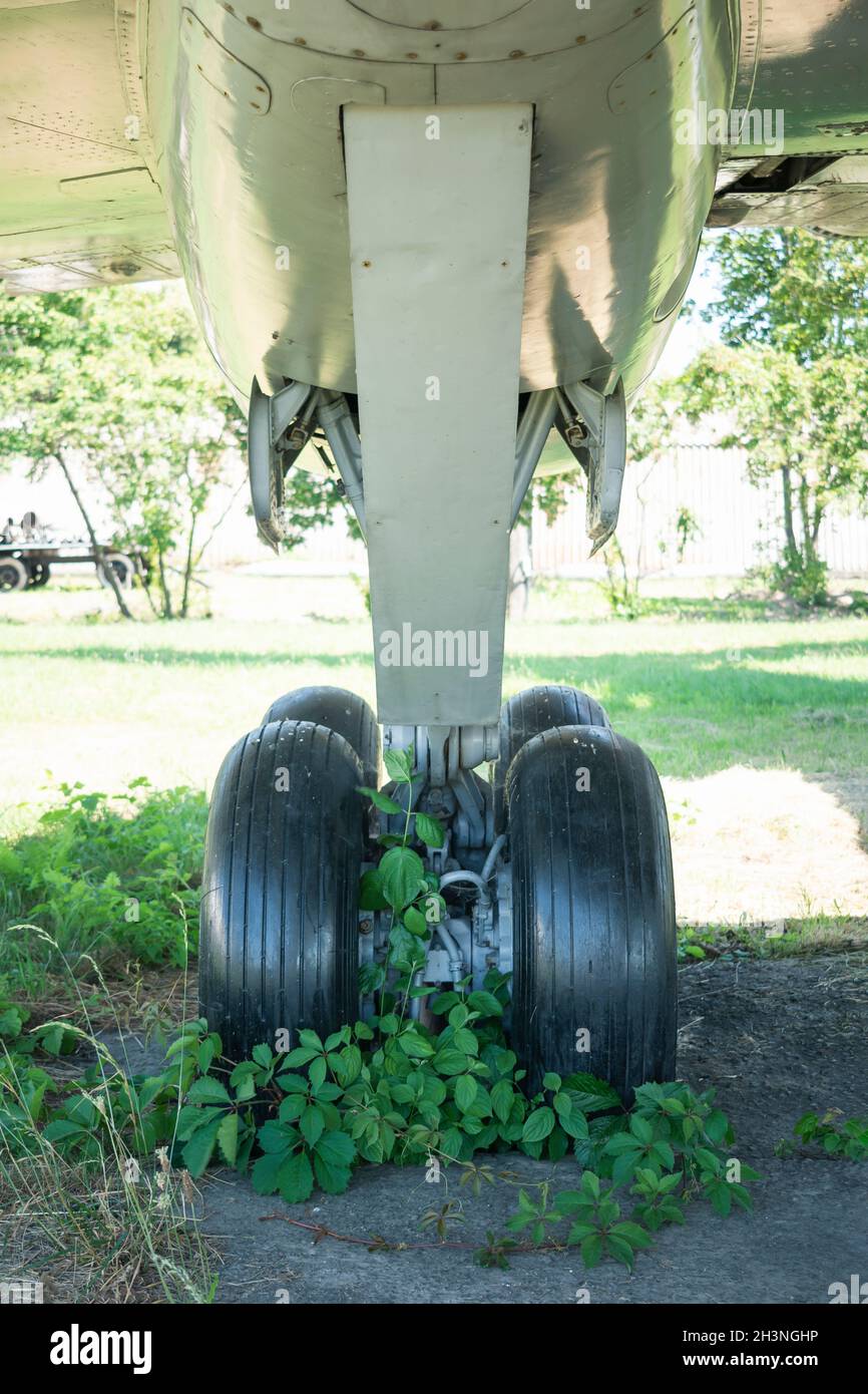 Aircraft chassis hi-res stock photography and images - Alamy