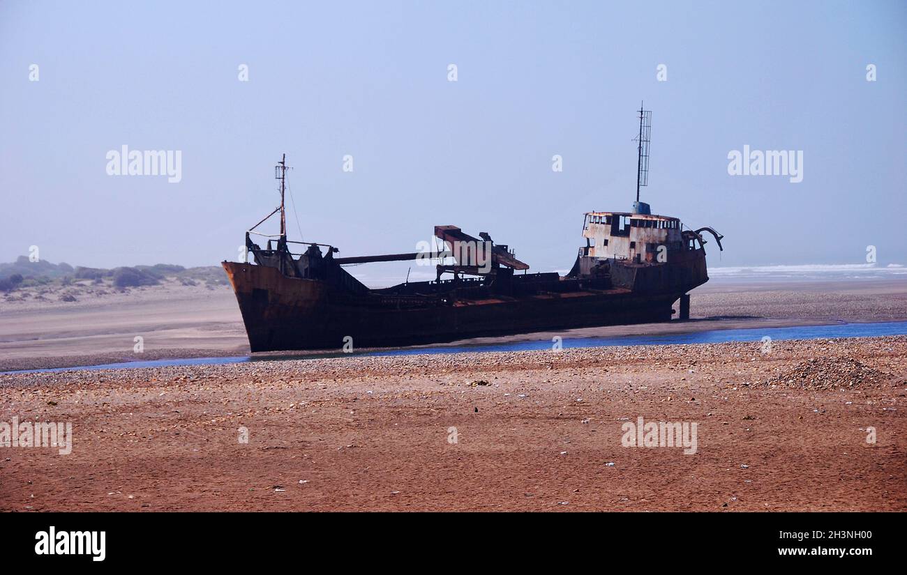 Mouth of the Oum Errabia river, the city of Azemmour in Morocco Stock ...