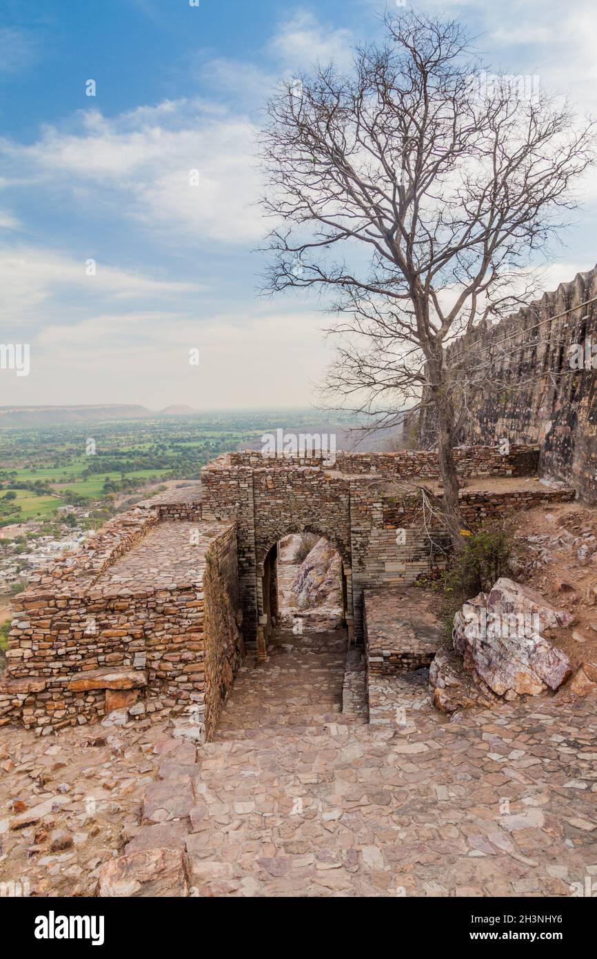 Suraj Pol gate at Chittor Fort in Chittorgarh, Rajasthan state, India ...