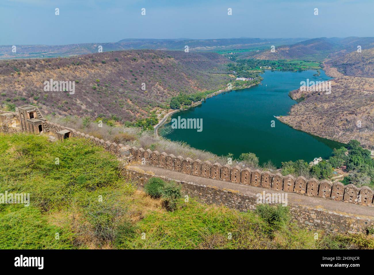 Jait Sagar lake and the walls of Taragarh Fort in Bundi, Rajasthan ...
