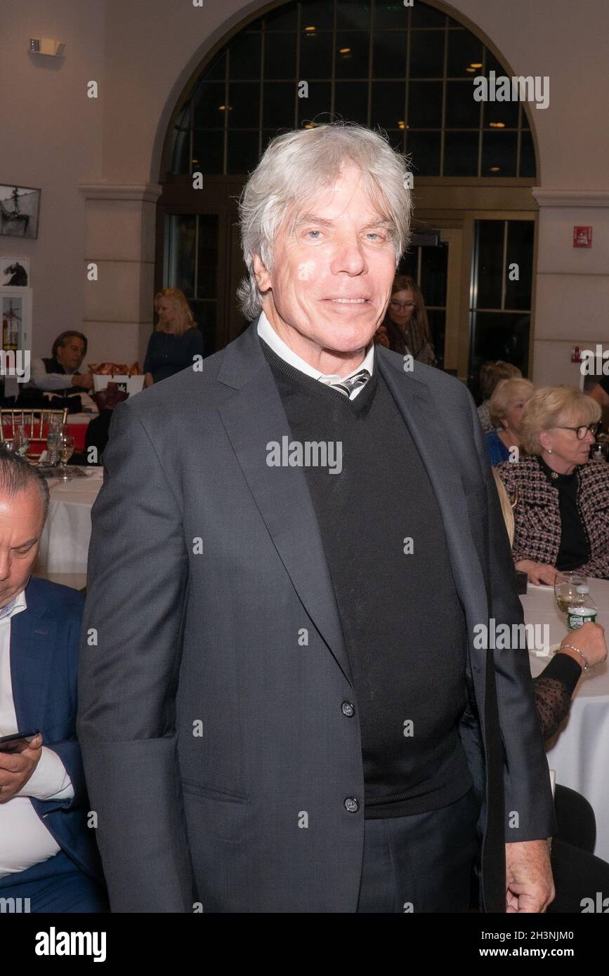 Ken Sunshine attends Dan's Papers Power Women of the East End Awards at ...