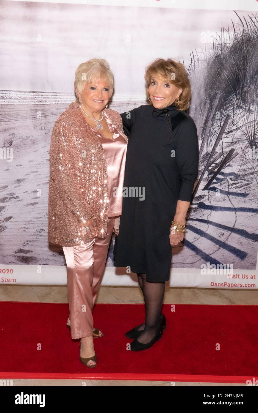 Victoria Schneps and Honoree Judy Licht Della Famina attends Dan's ...