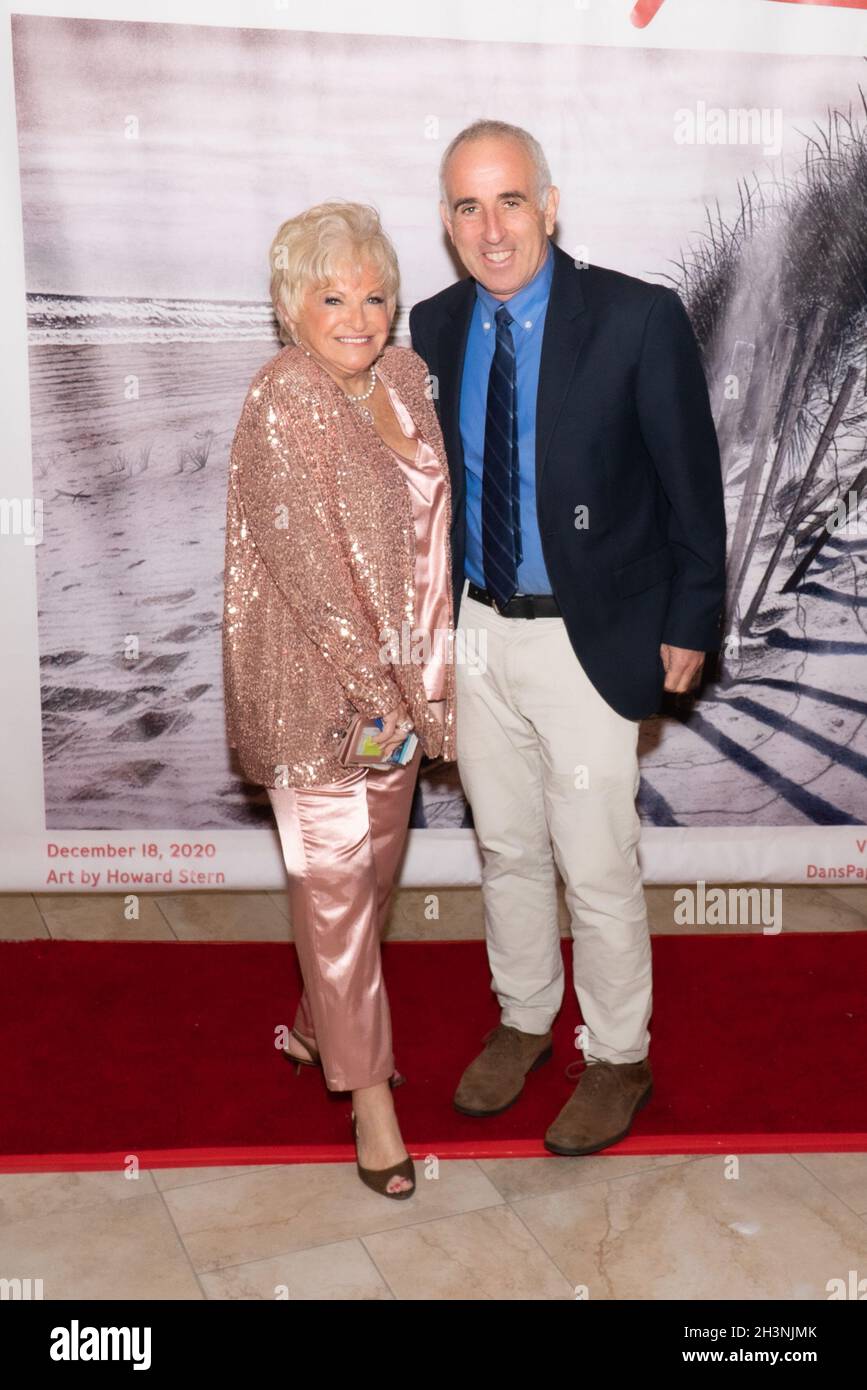 Victoria Schneps and Jay Schneiderman attend Dan's Papers Power Women ...