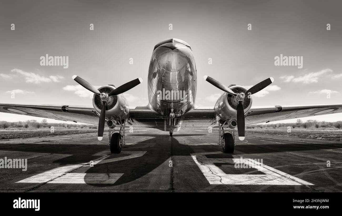 Front plane radial engine hi-res stock photography and images - Alamy