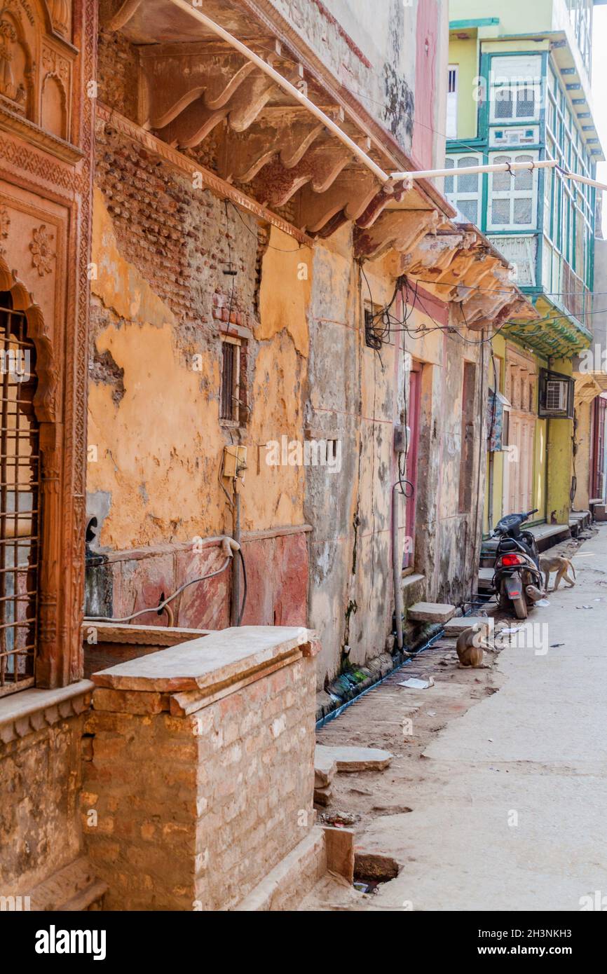 Dilapidated houses in Vrindavan, Uttar Pradesh state, India Stock Photo ...