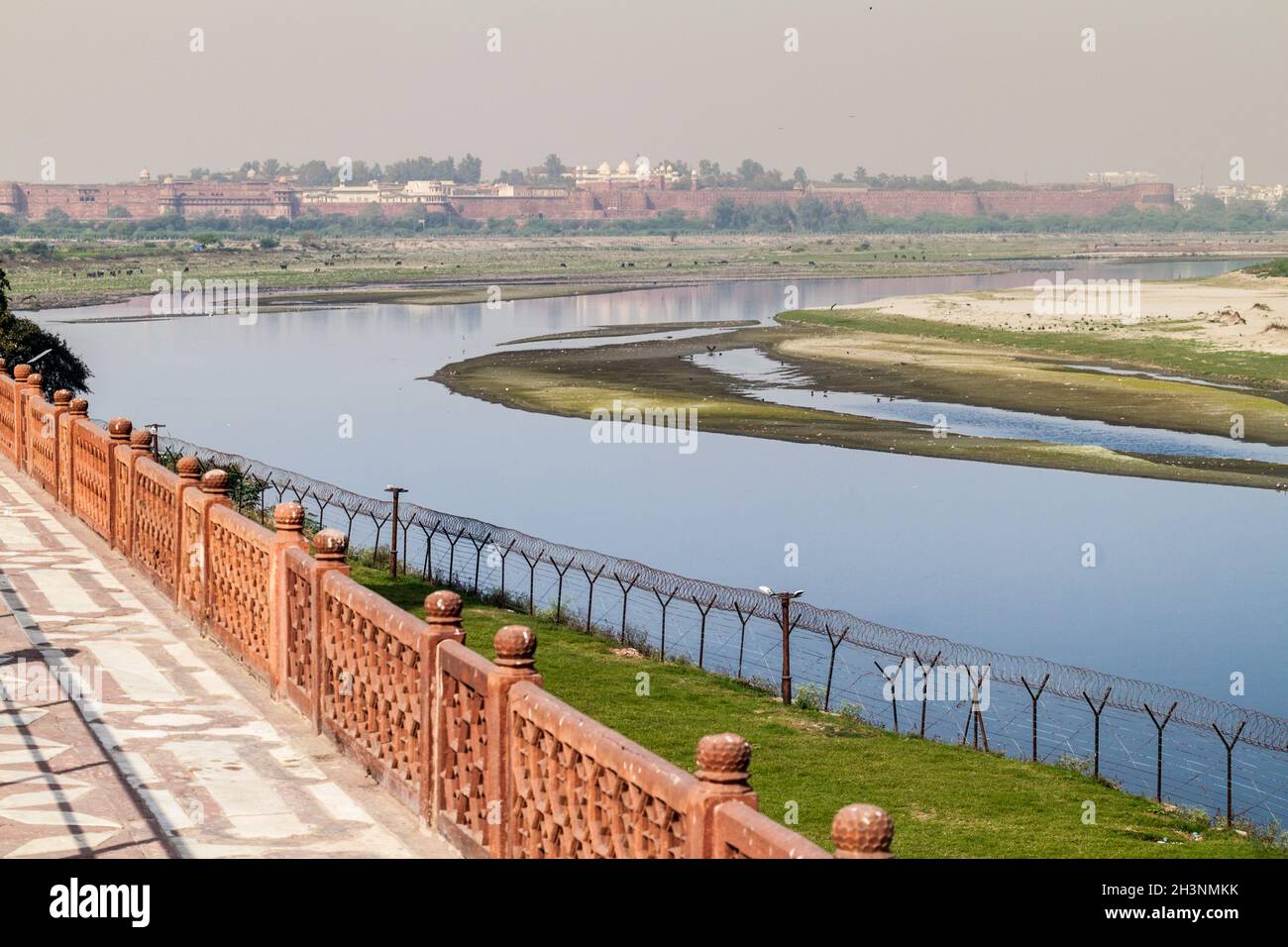 Yamuna river and Agra Fort in the background, India Stock Photo - Alamy