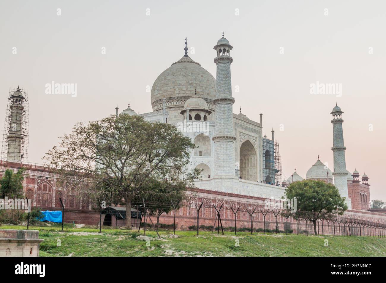 Taj mahal during sunrise hi-res stock photography and images - Alamy