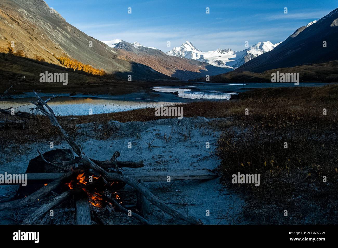 Bonfire on the banks of the Altai Mountain River Stock Photo - Alamy