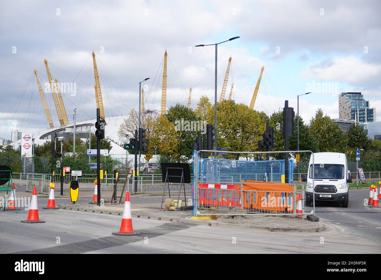 O2 Arena and the Emirates Cable Car in Greenwich, London, United ...