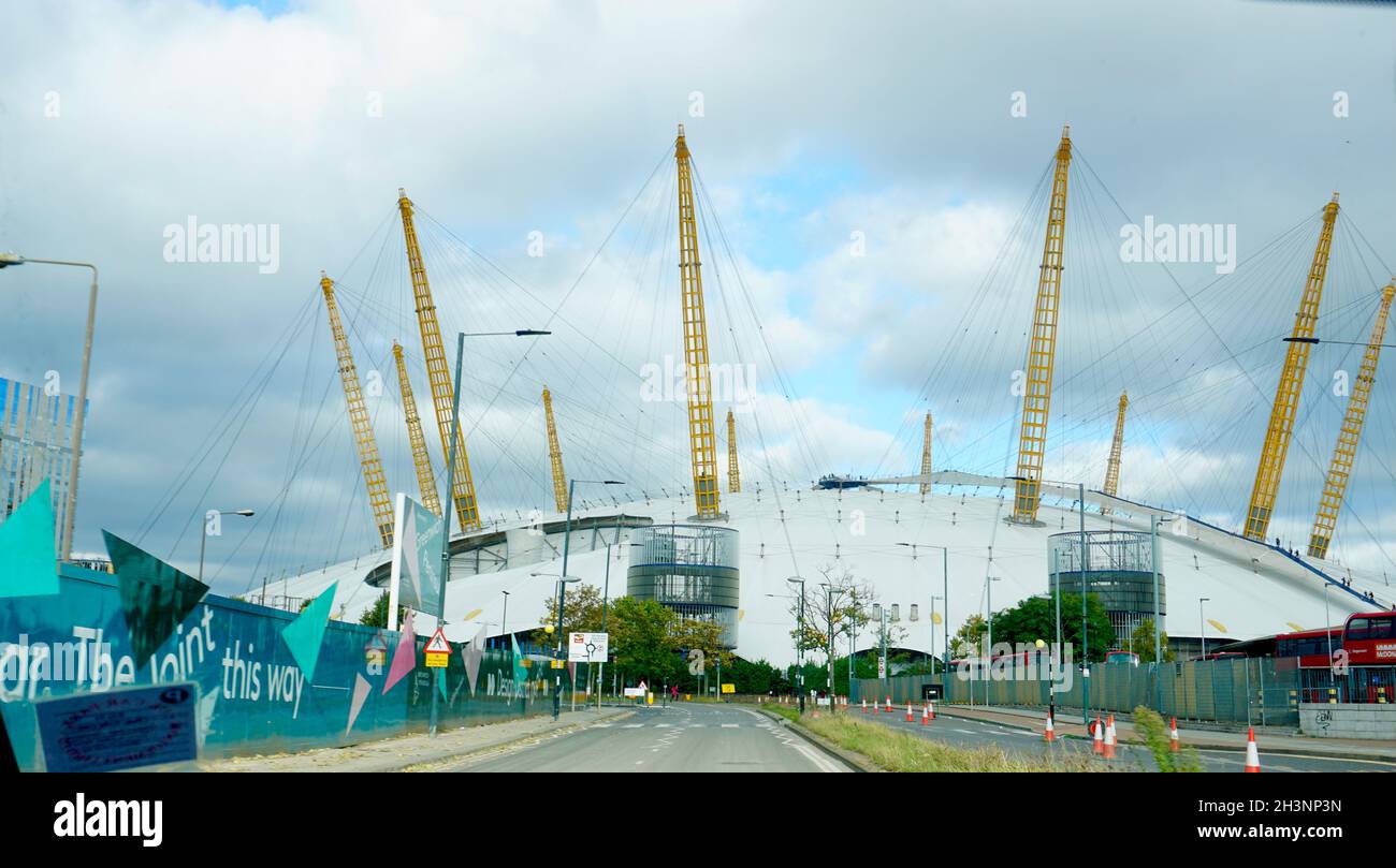O2 Arena and the Emirates Cable Car in Greenwich, London, United ...