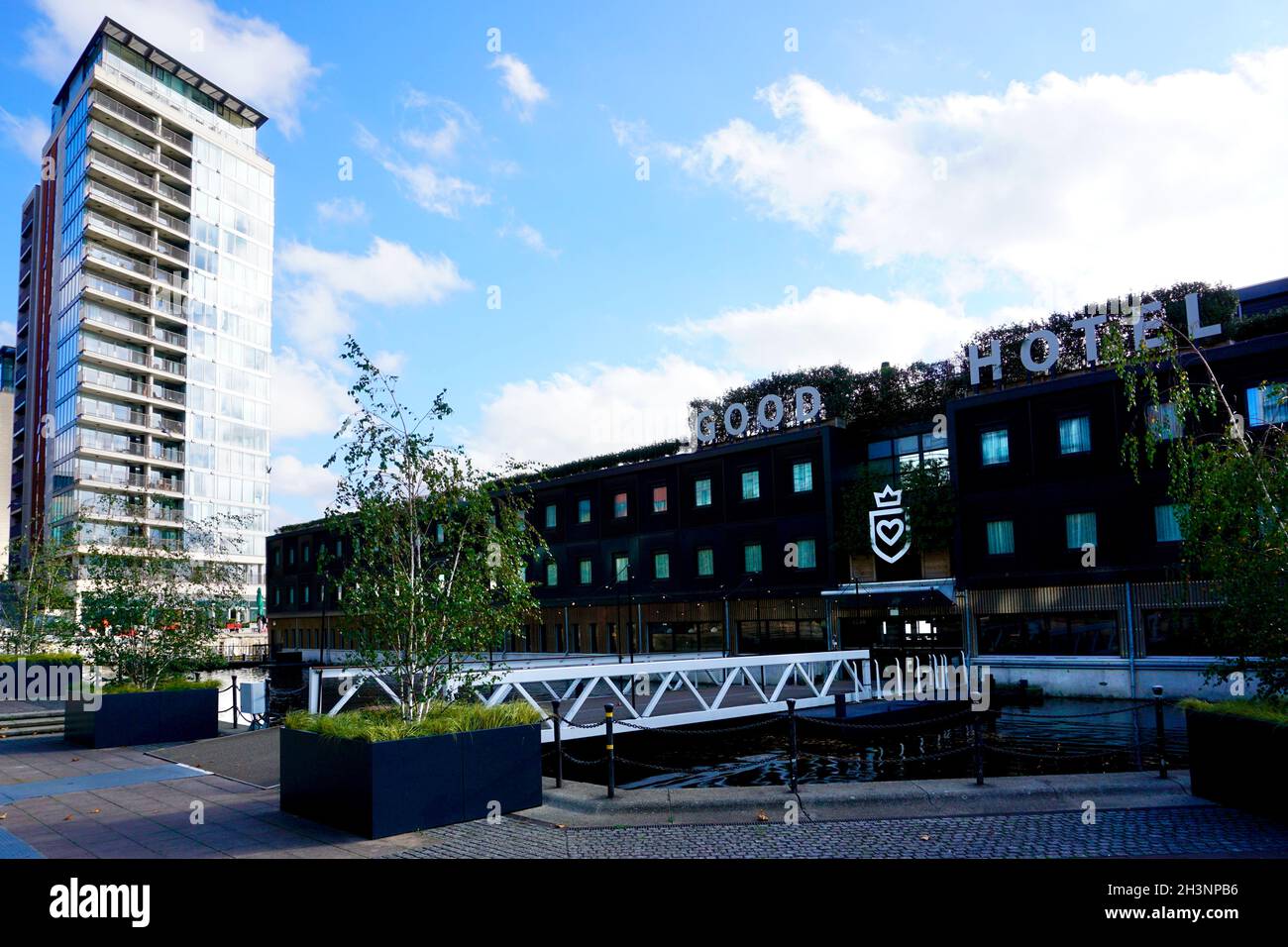 O2 Arena and the Emirates Cable Car in Greenwich, London, United ...