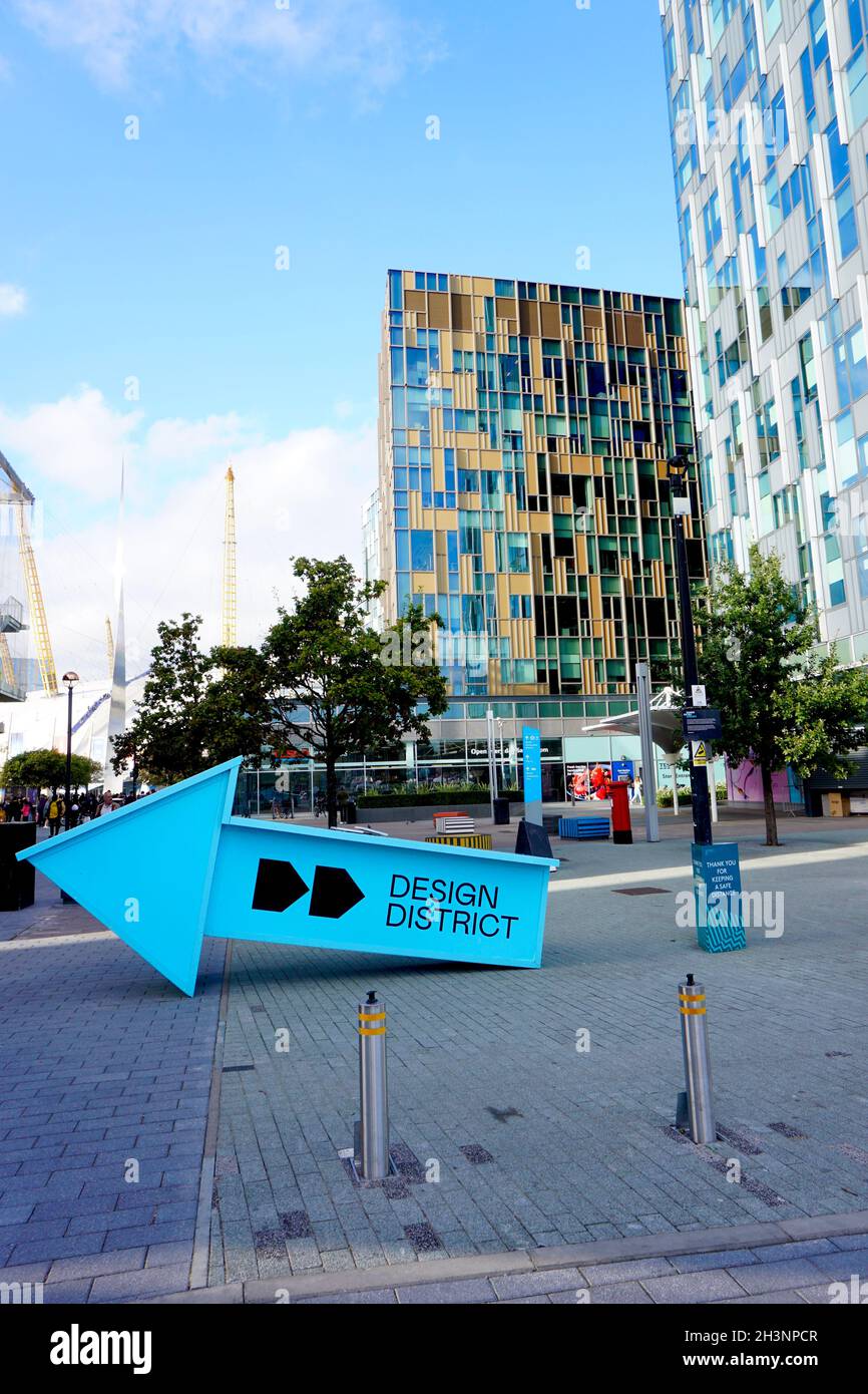 O2 Arena and the Emirates Cable Car in Greenwich, London, United ...