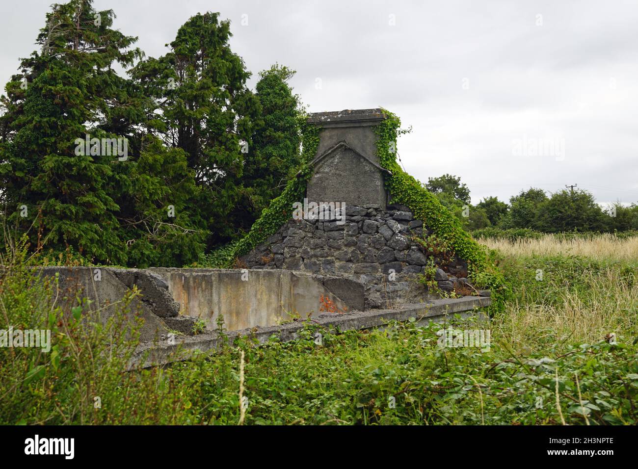 Wild Atlantic Way Dunguaire Castle Stock Photo - Alamy