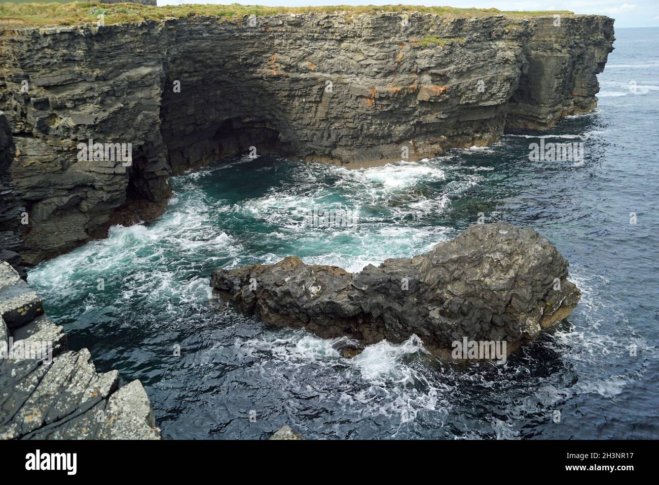 Beautiful stone cliff hi-res stock photography and images - Alamy