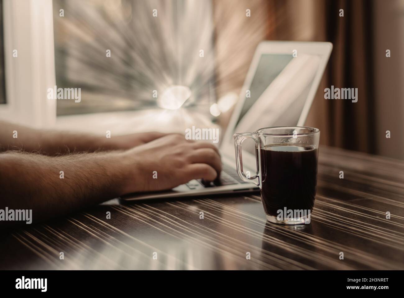 Messy office table hi-res stock photography and images - Alamy