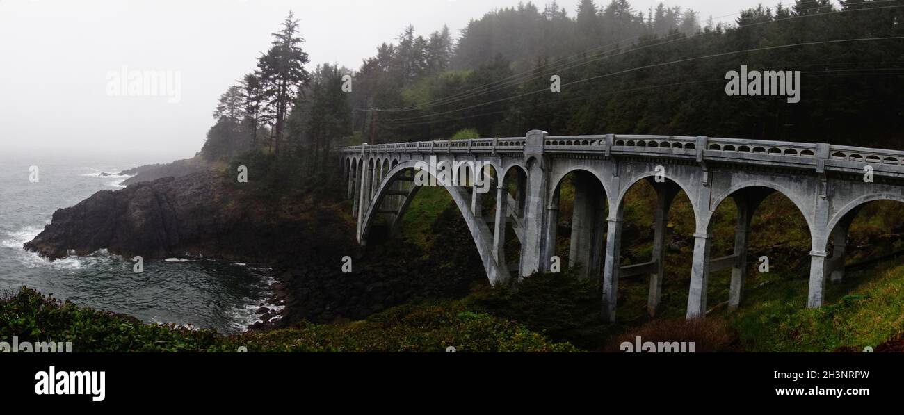 Historic bridge in Oregon Stock Photo - Alamy
