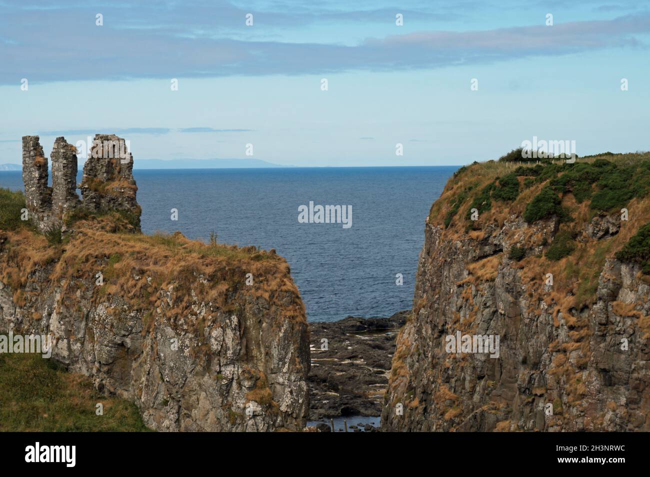 Dunseverick castle hi-res stock photography and images - Alamy