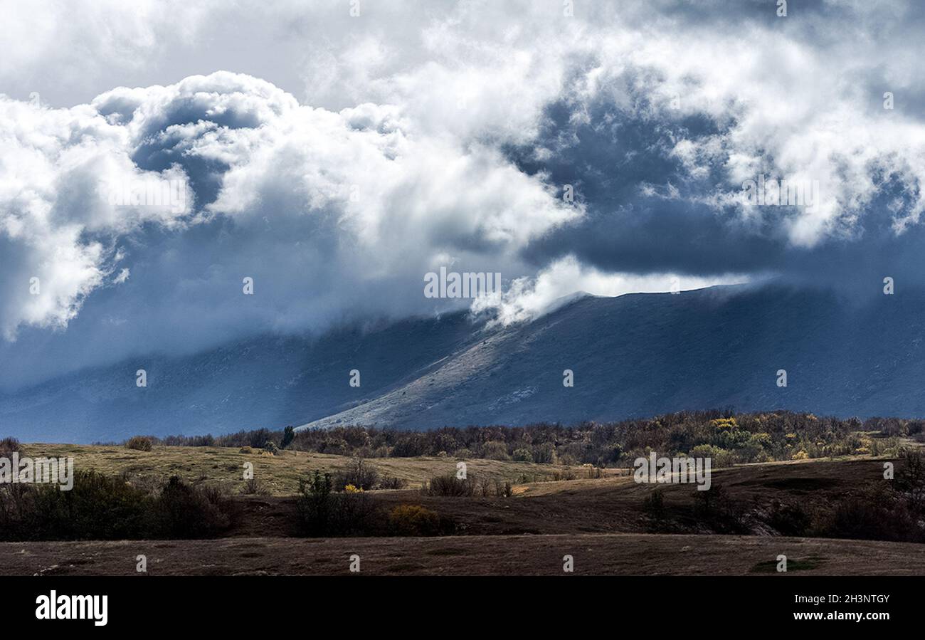 Black clouds over mountains hi-res stock photography and images - Alamy
