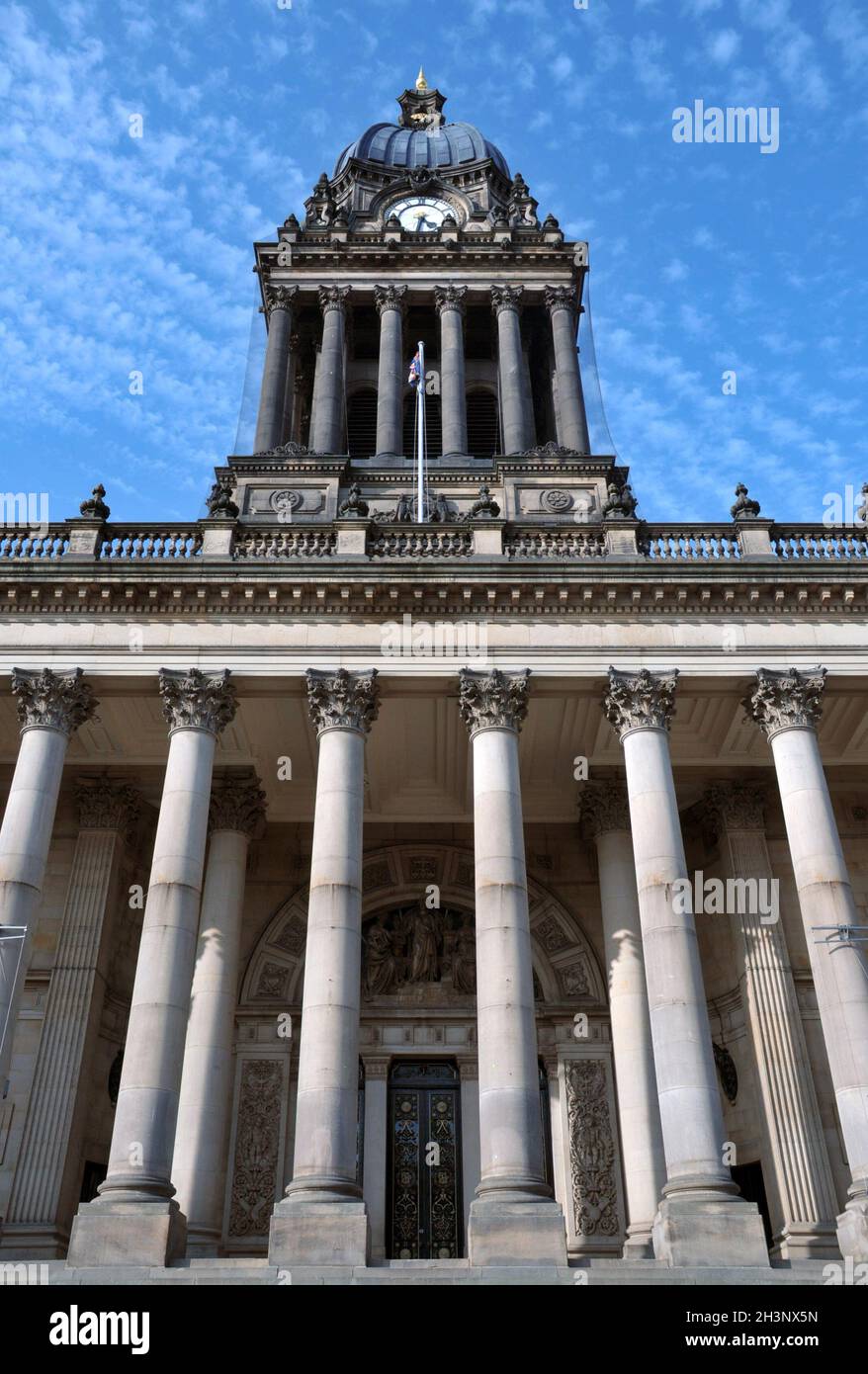 View of the front of Leeds City hall in west yorkshire showing the ...