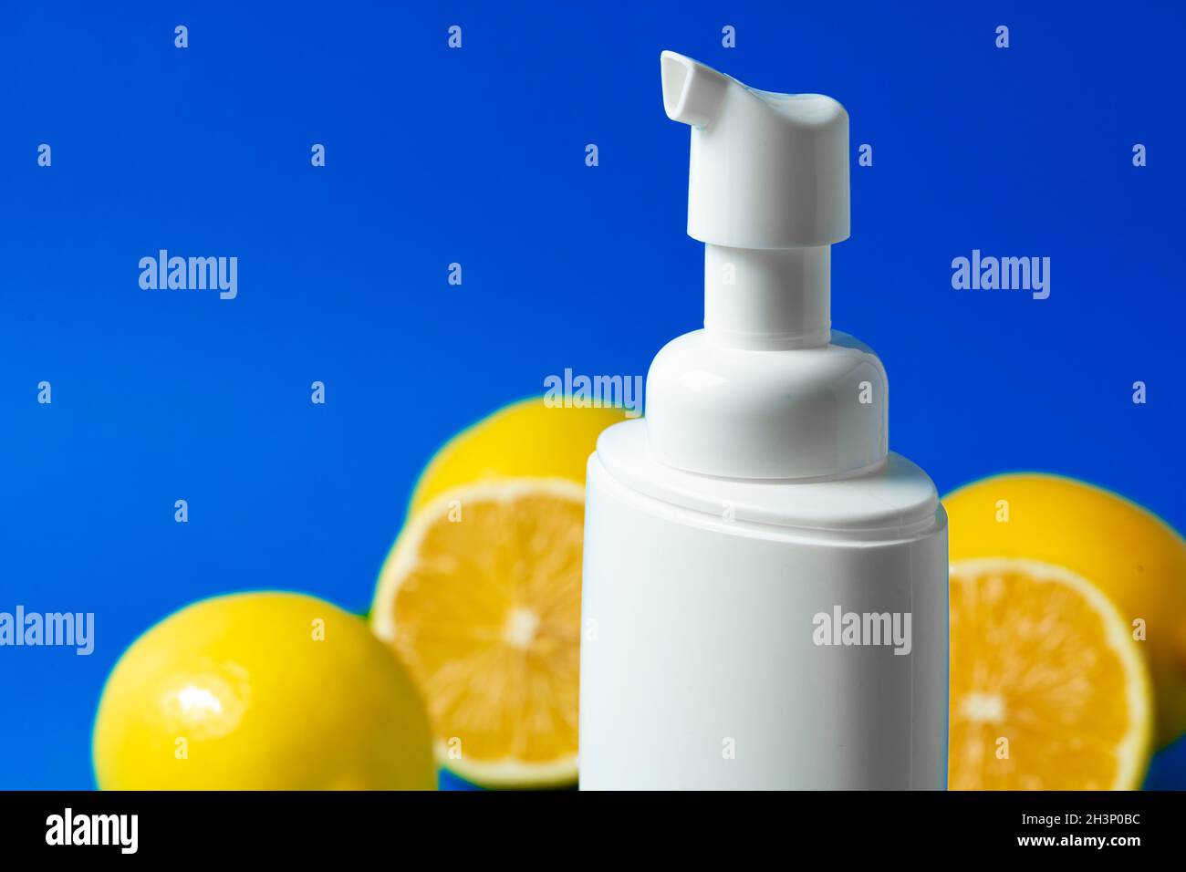 Bottle of skincare cosmetics with sliced lemons Stock Photo - Alamy