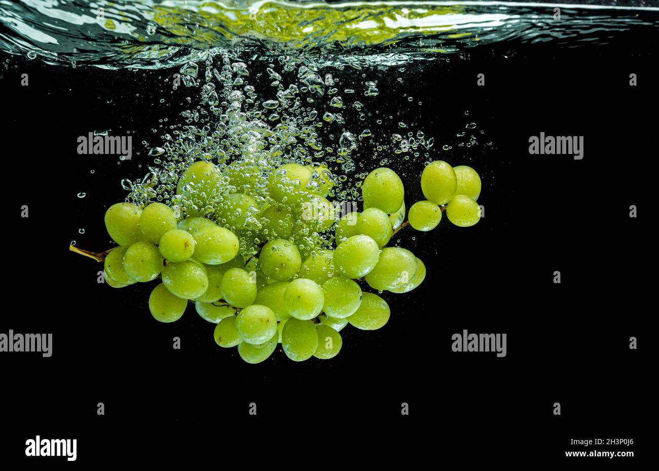 Bunch of white grapes sinking underwater with splash Stock Photo - Alamy