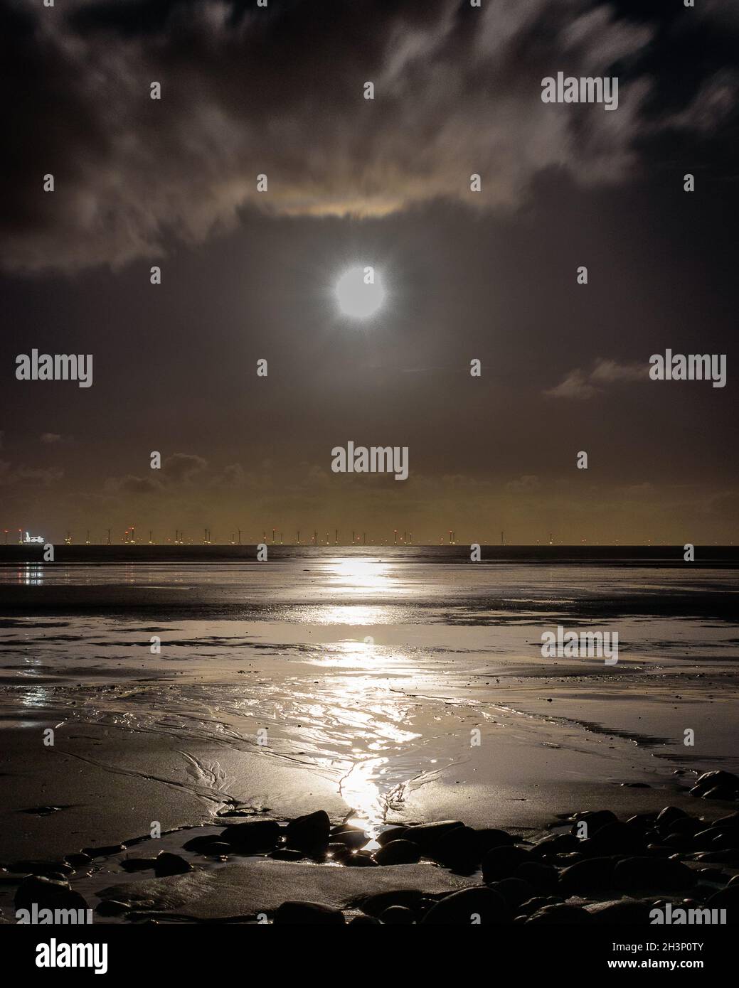 Moonlit sands hi-res stock photography and images - Alamy