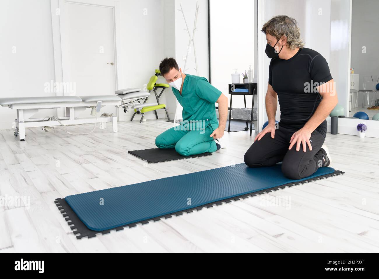 Physio in hospital gym hi-res stock photography and images - Alamy