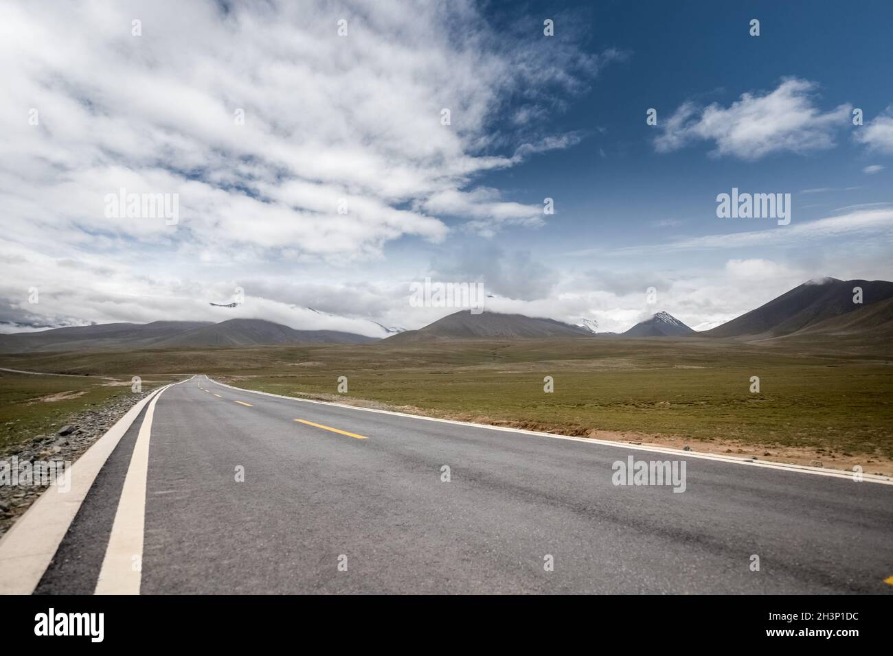 Beautiful road asphalt highway hi-res stock photography and images - Alamy