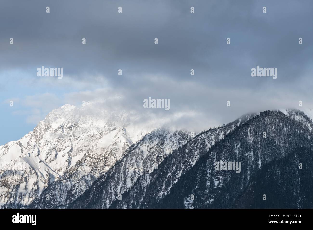 Snow mountains hi-res stock photography and images - Alamy