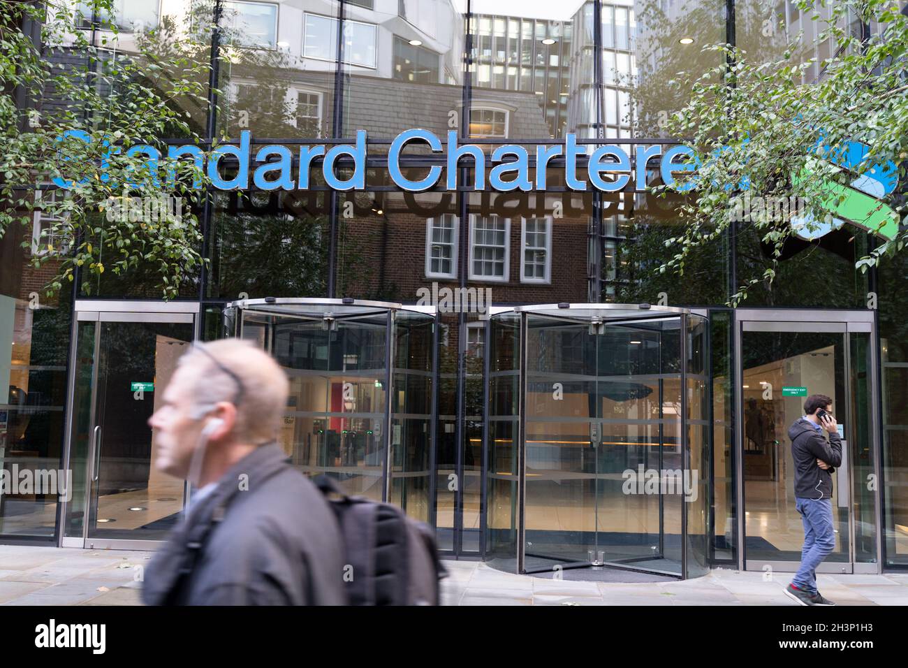 Standard chartered bank near moorgate hi-res stock photography and ...