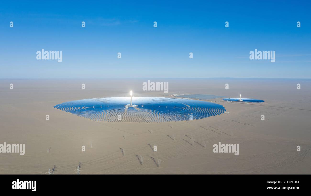 Molten salt tower solar thermal power station panorama Stock Photo - Alamy