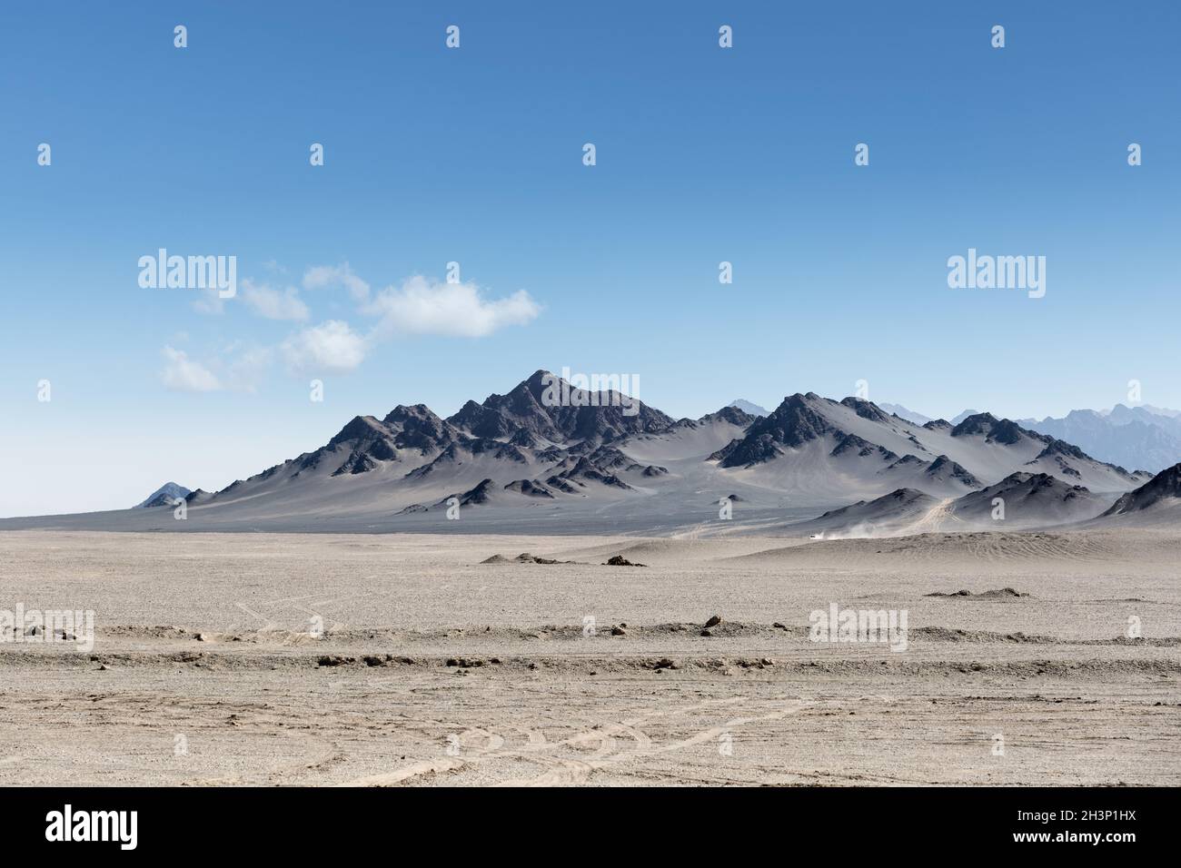 Desert landscape in qinghai Stock Photo - Alamy