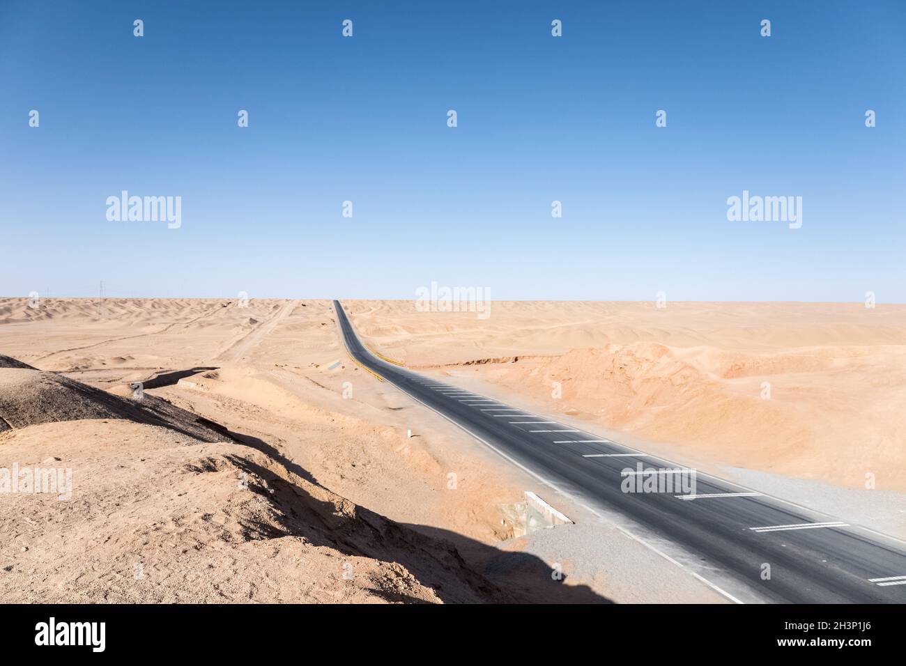 Wavy land hi-res stock photography and images - Alamy